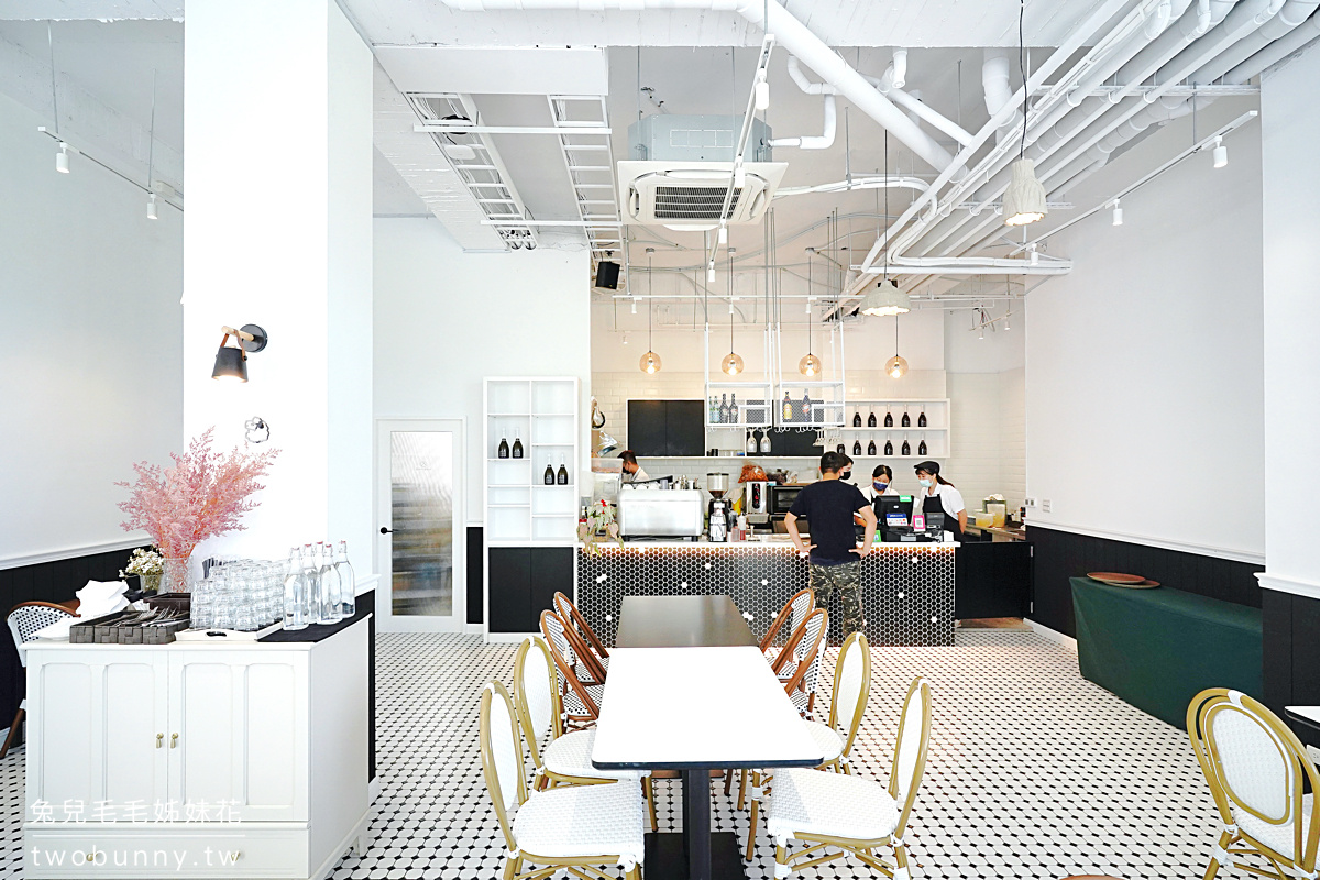 宜蘭五結【黑 RuRu Cafe】網美咖啡廳有笑笑羊陪吃飯!! 綠舞黑臉羊餐廳太可愛～ @兔兒毛毛姊妹花