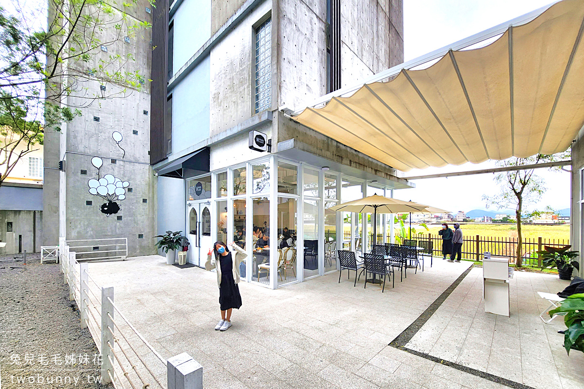 宜蘭五結【黑 RuRu Cafe】網美咖啡廳有笑笑羊陪吃飯!! 綠舞黑臉羊餐廳太可愛～ @兔兒毛毛姊妹花