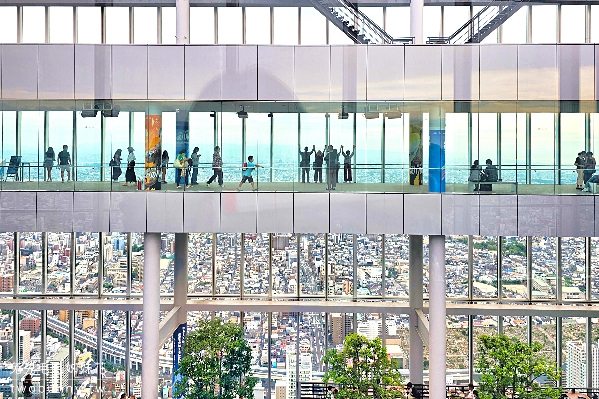 大阪【阿倍野展望台 HARUKAS 300】日本最美高空夜景觀景台推薦，附設不限時咖啡廳 @兔兒毛毛姊妹花